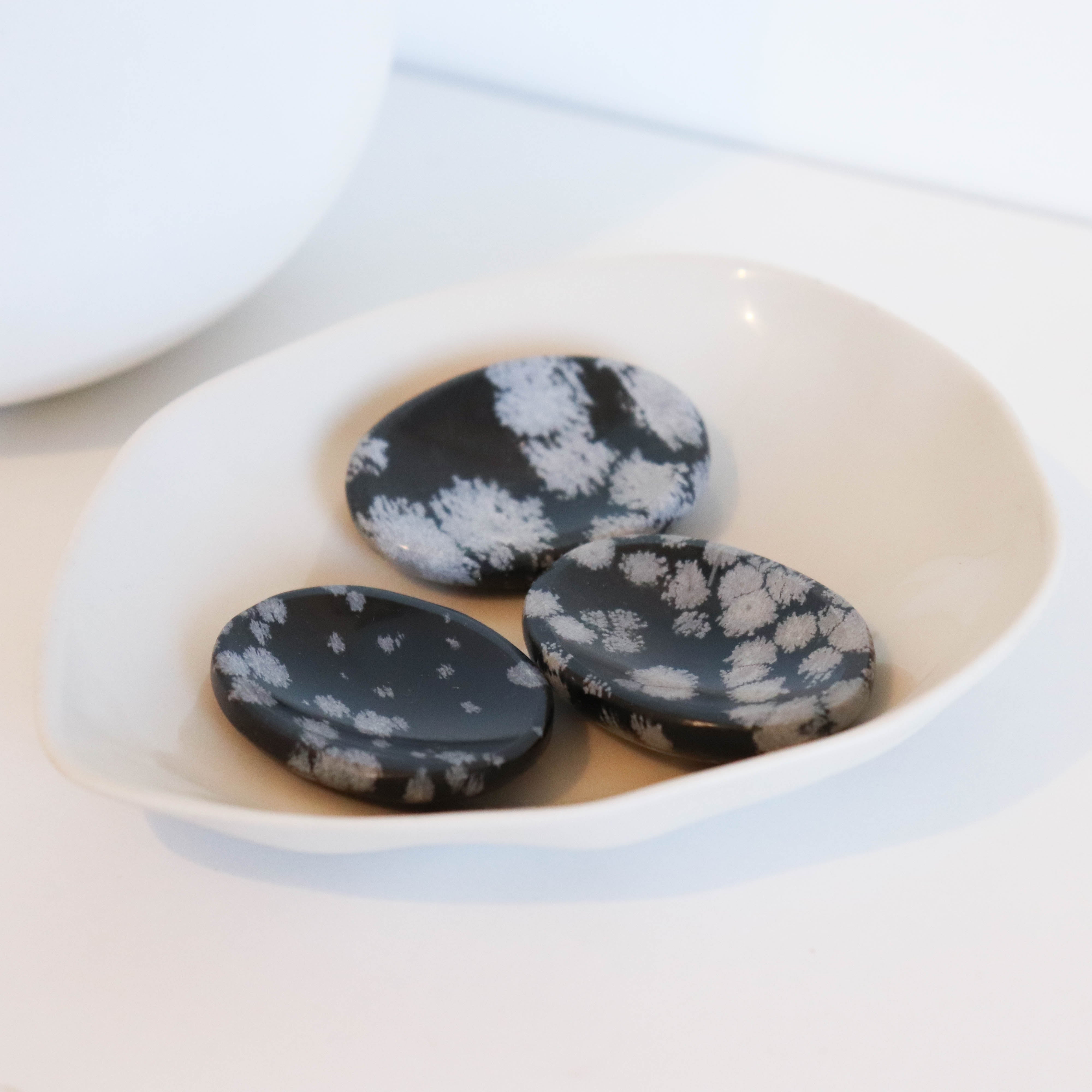 Snowflake Obsidian Worry Stone – Pretty Soul Stories